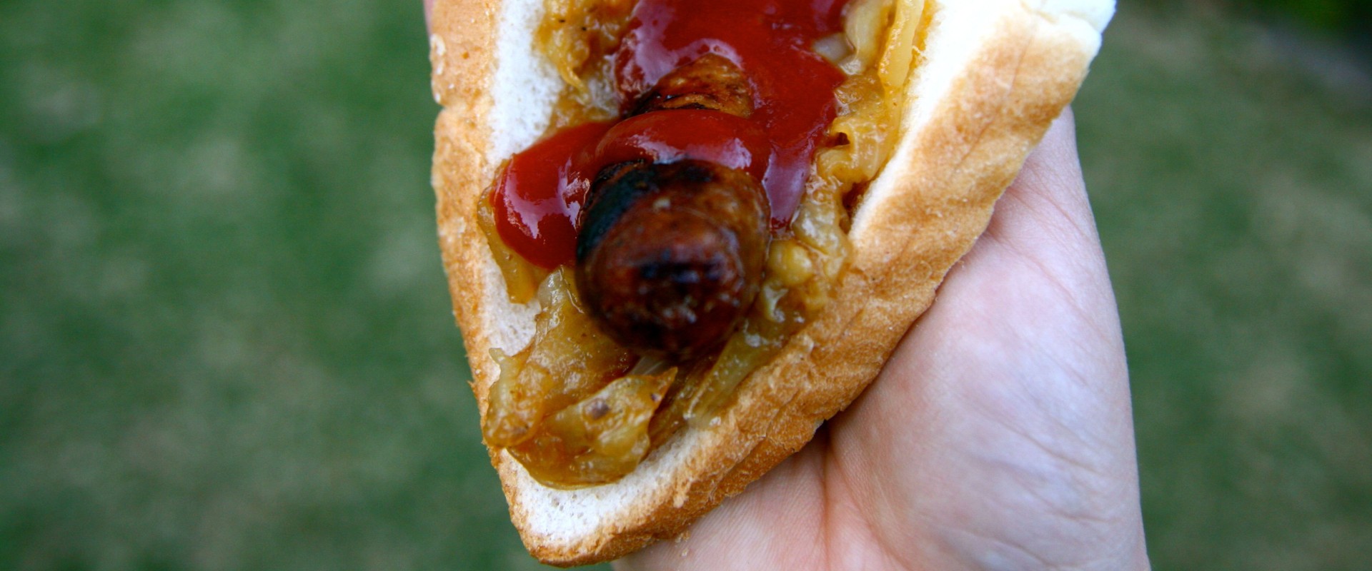 Choosing the Right Grill for a Sausage Sizzle: Tips and Techniques